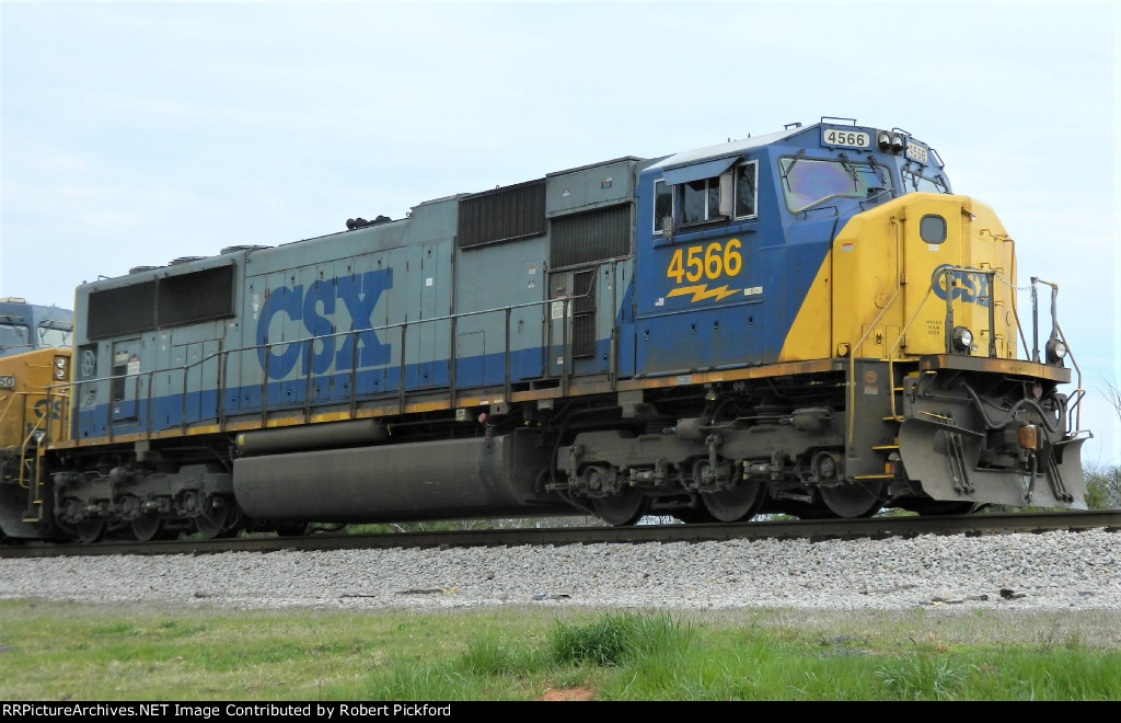CSX 4566 (SD70MAC)